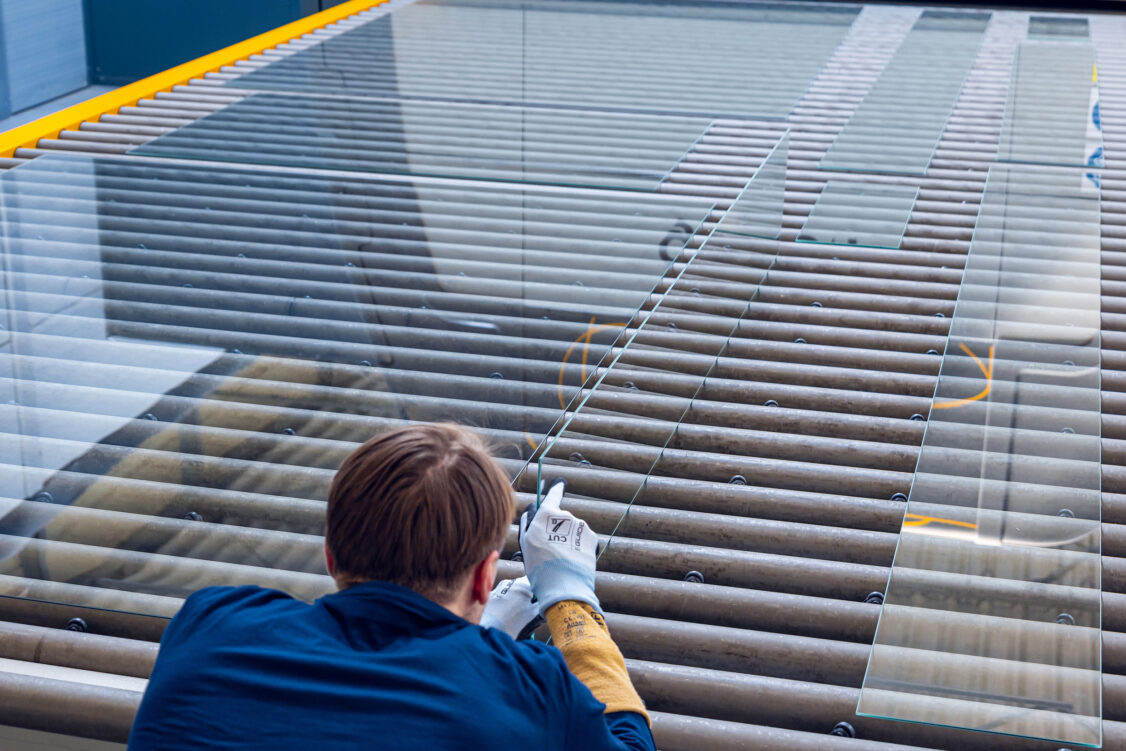 Breakthroughs in automating glass processing - Glastory